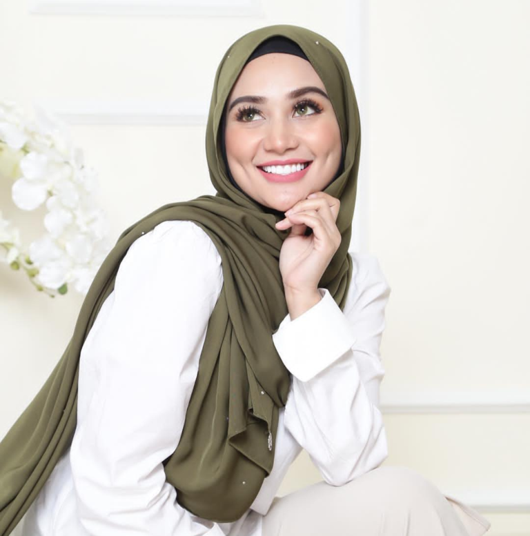 [VIDEO]”Guna Sarung Batik Tu Paling Win, Aku Tengok Non Stop!”- Netizen ...