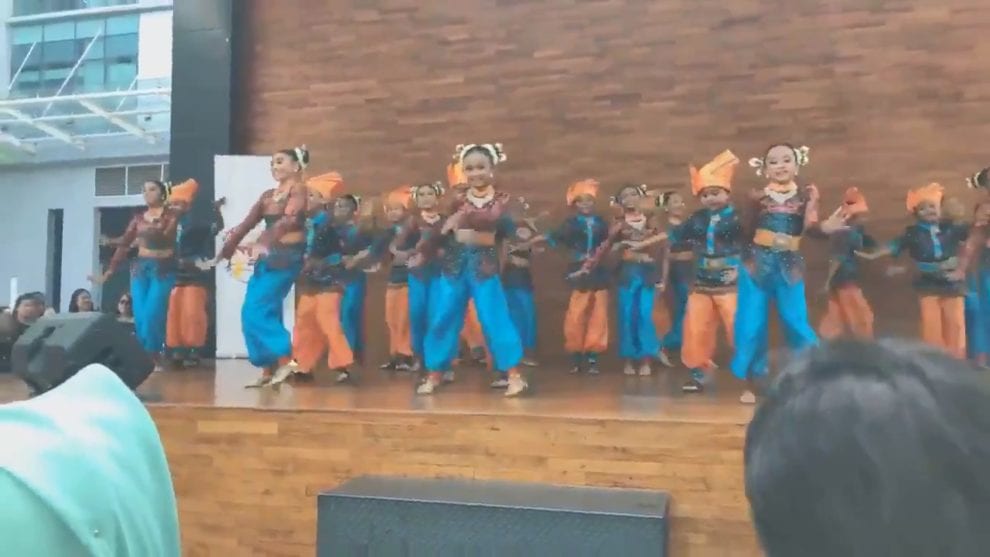 [VIDEO] Persembahan Penuh Sep Sep Tom Tom Viral, Layak Dapat Standing ...