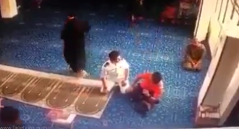 Dianggap Biadab Salam Tak Tengok Muka, Kepala Anggota TLDM Ditampar ... Dianggap Biadab Salam Tak Tengok Muka, Kepala Anggota TLDM Ditampar ...